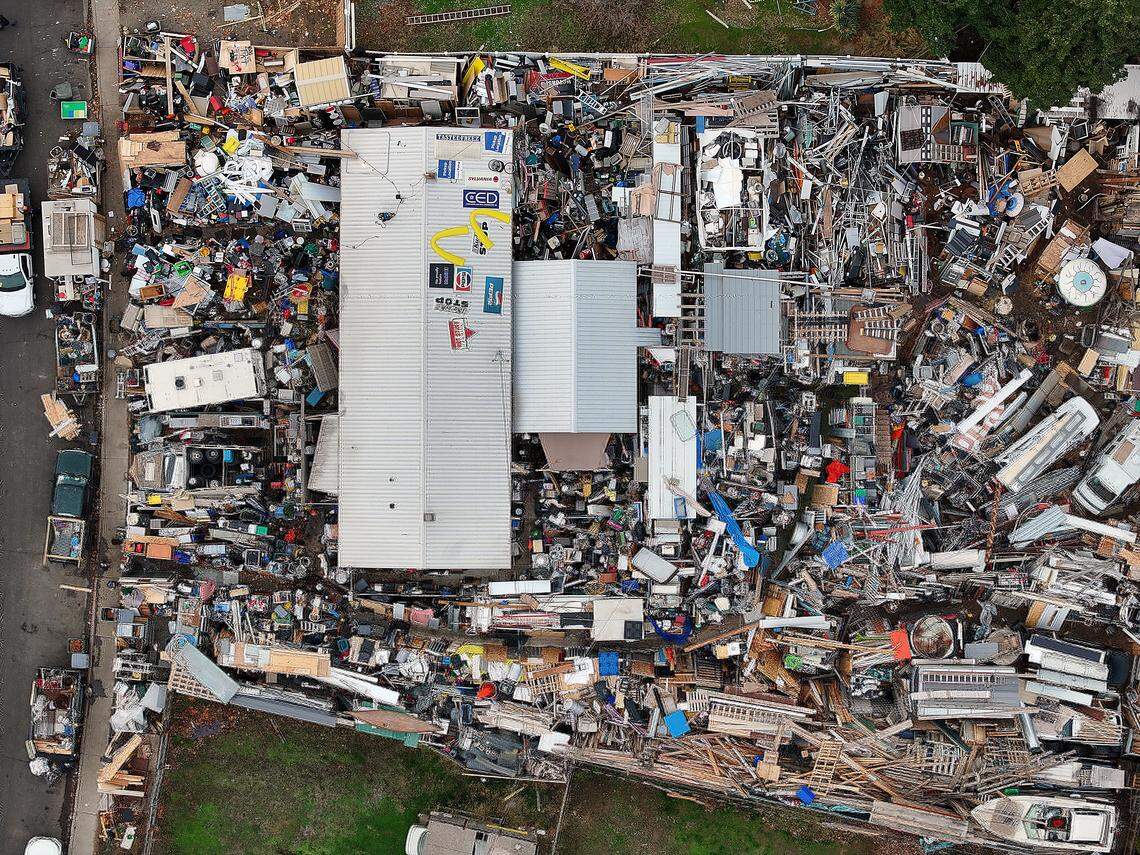 Richland yard awash in vehicles and construction waste now | Tri-City Herald